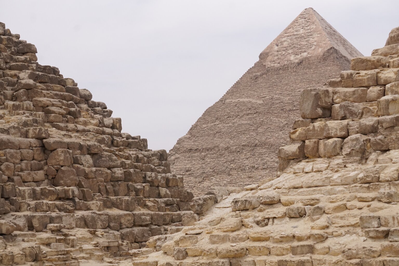 Architecture of the Egyptian Pyramids - Ahlia University